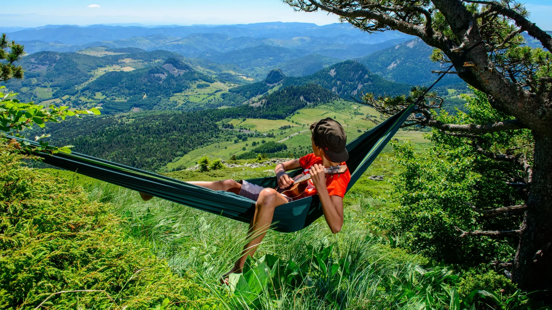 Between mountains and volcanoes - Ardèche Guide